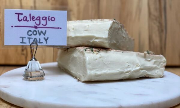 Phô Mai Taleggio – Phô Mai Mềm Đặc Trưng Của Vùng Bergamo | | FoodDaily.vn