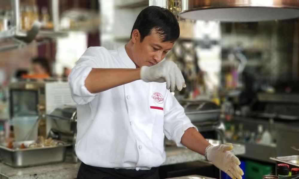Đầu Bếp Trần Hồ Nhựt Linh – Iron Chef Việt Nam: Người Đàn Ông Đưa Ẩm ...
